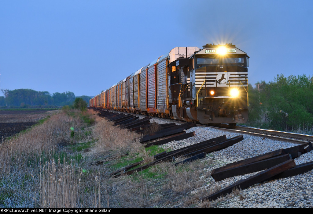 NS 6989 Hustles Ns 239 onto the Transcon.